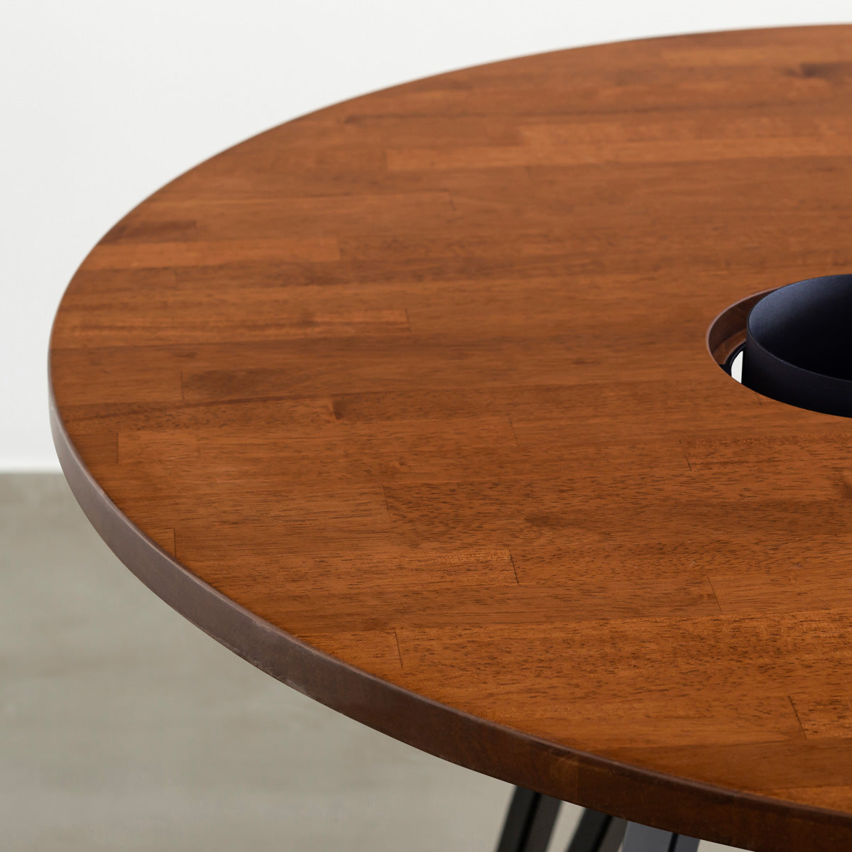 THE CAFE TABLE / ラバーウッド Black Steel トライアングル 4pin × ラウンド φ91 - 100 ワイヤー – KANADEMONO