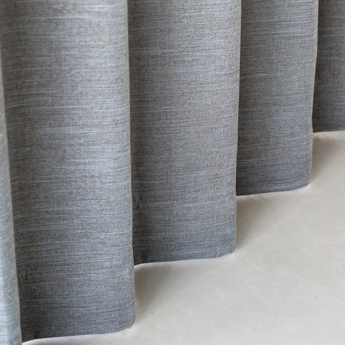 Elegance - Grayish ゆったりとした 遮光 プリーツカーテン – KANADEMONO
