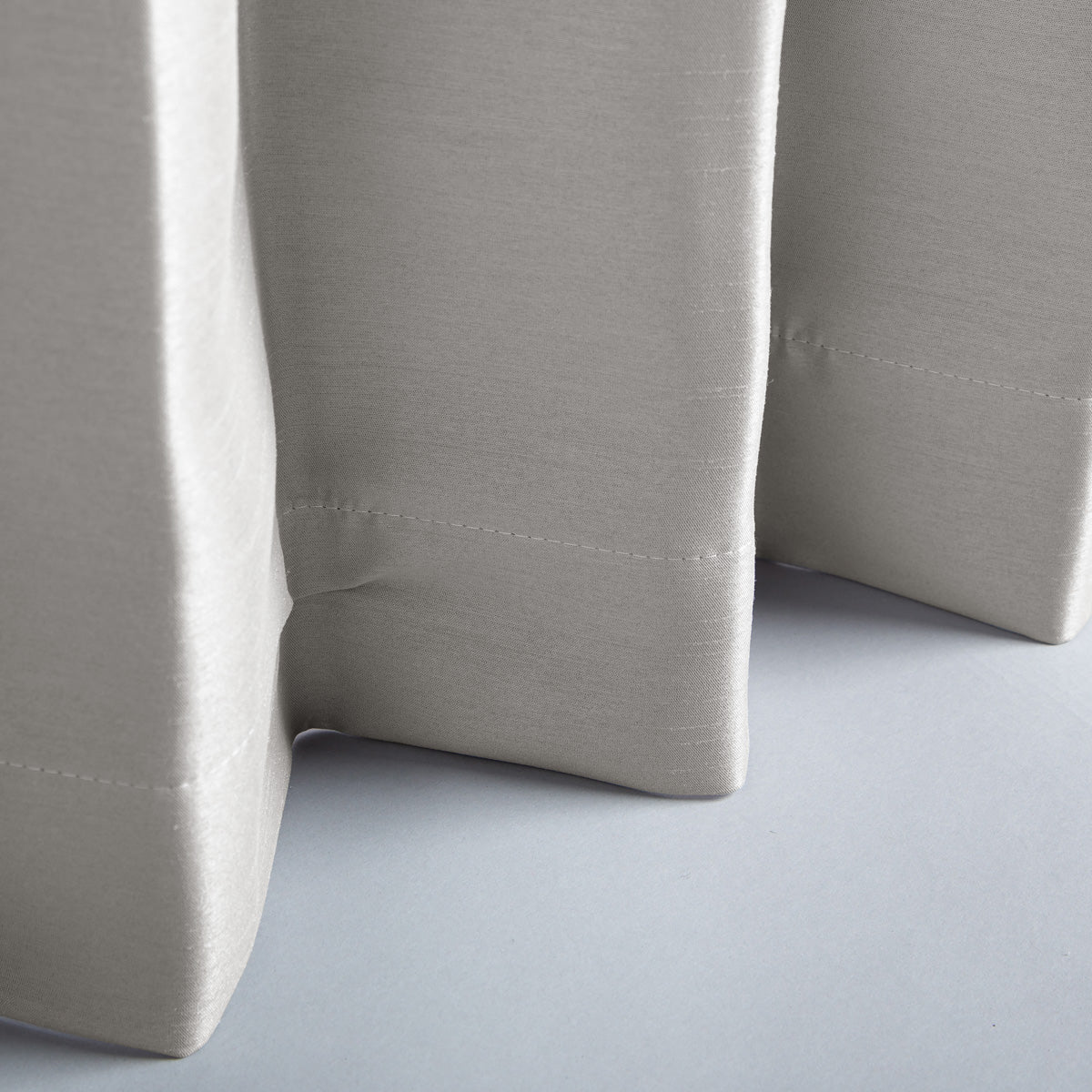 Grace - Cool シャンタン織 遮光 プリーツカーテン – KANADEMONO