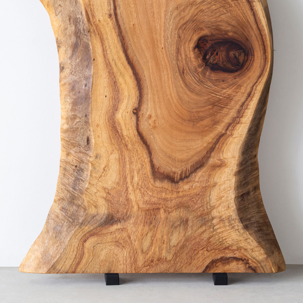 一枚板 / クス #0006 鮮やかな杢目のテーブル天板 1880 × 570 ~ 760 mm – KANADEMONO