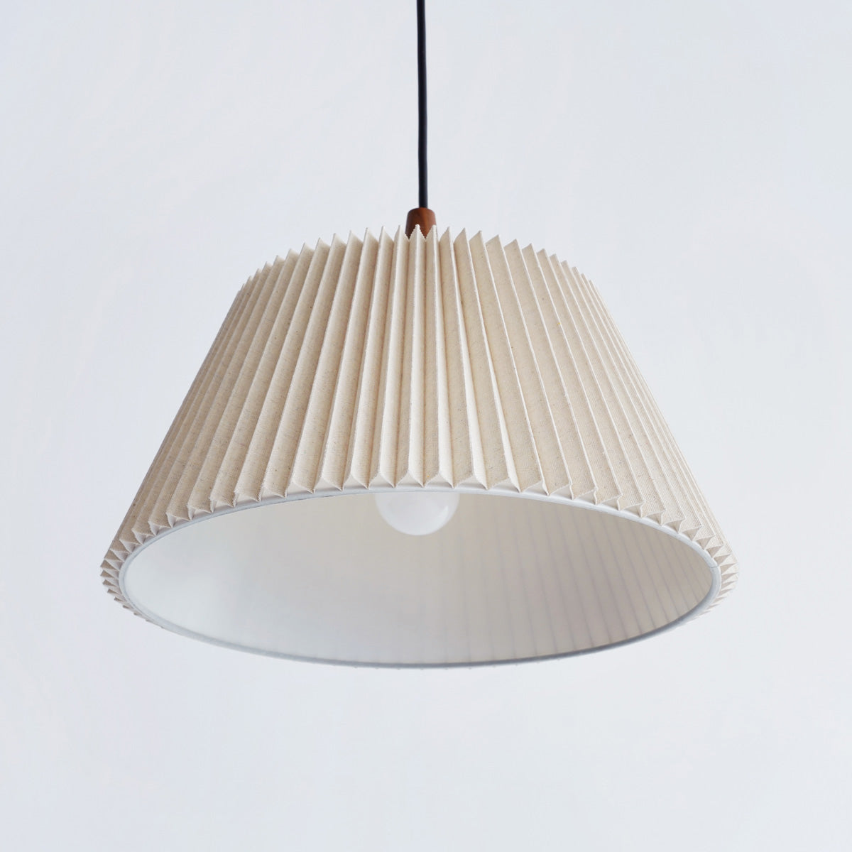 Fabric × Wood プリーツデザイン ペンダントライト – KANADEMONO
