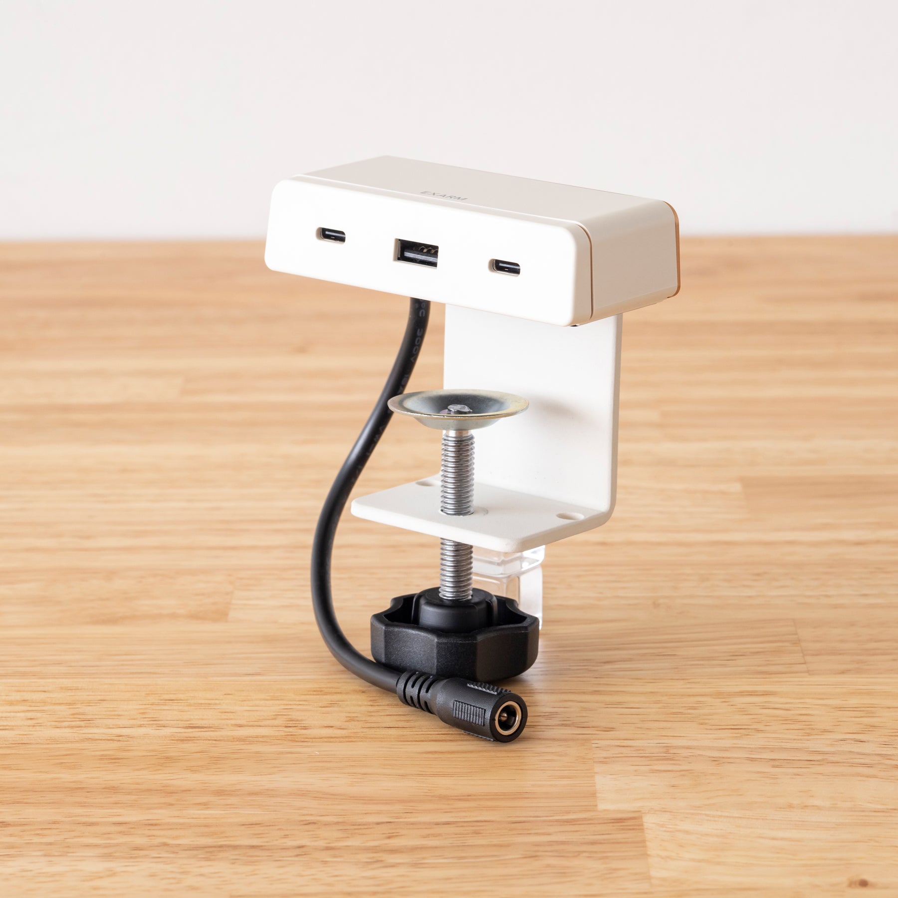 USB充電ポート 手のひらサイズ クランプ式 – KANADEMONO