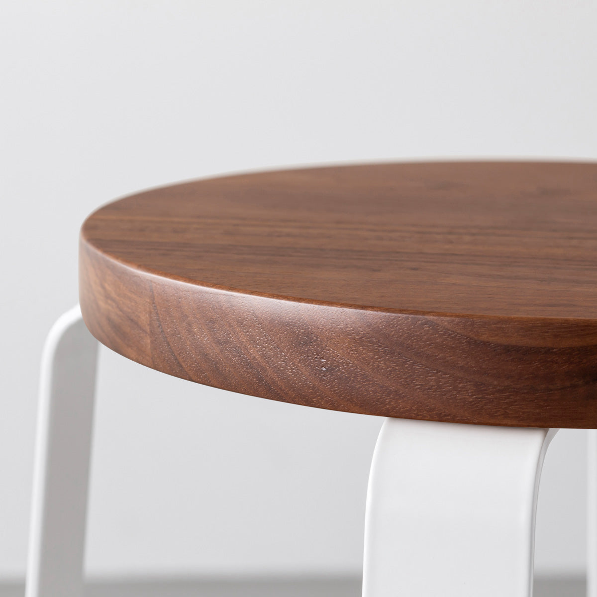 THE STOOL / 無垢 ウォルナット × White Steel Standard – KANADEMONO