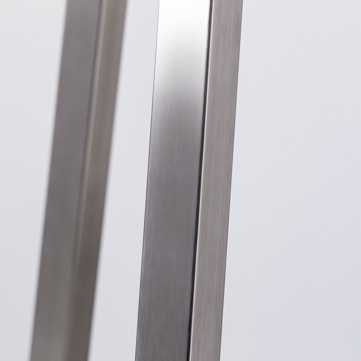 THE STOOL / 無垢 ウォルナット × Stainless Standard – KANADEMONO