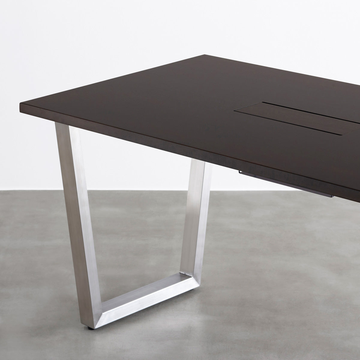 THE TABLE / ラバーウッド ブラックブラウン × Stainless 配線トレー付き – KANADEMONO