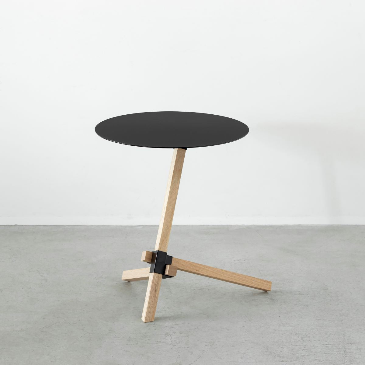 TRE Side Table – KANADEMONO