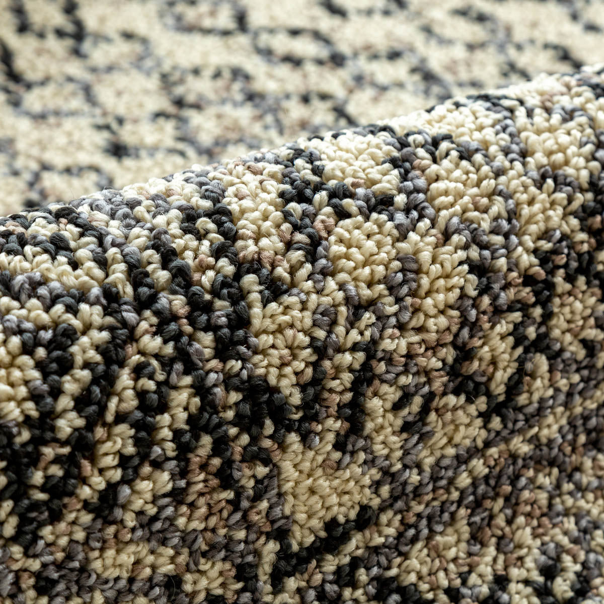 Contemporary Diamond Checkers Rug - Ivory 120×180 – KANADEMONO