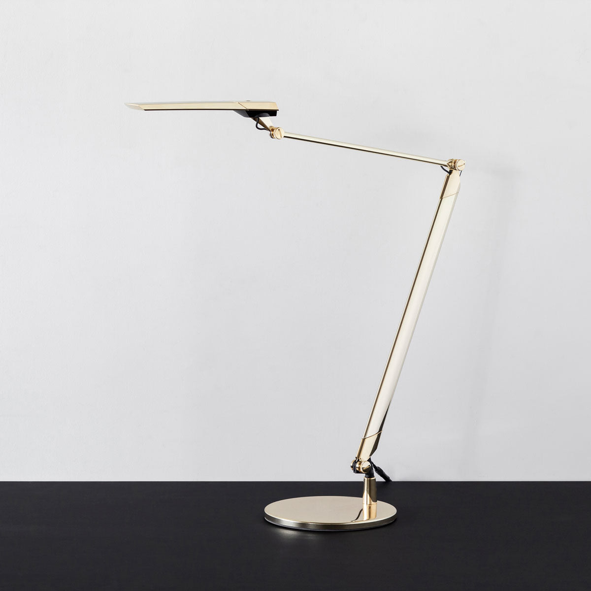 Slim - Stylish Touchless Metalic Desk Lamp – KANADEMONO