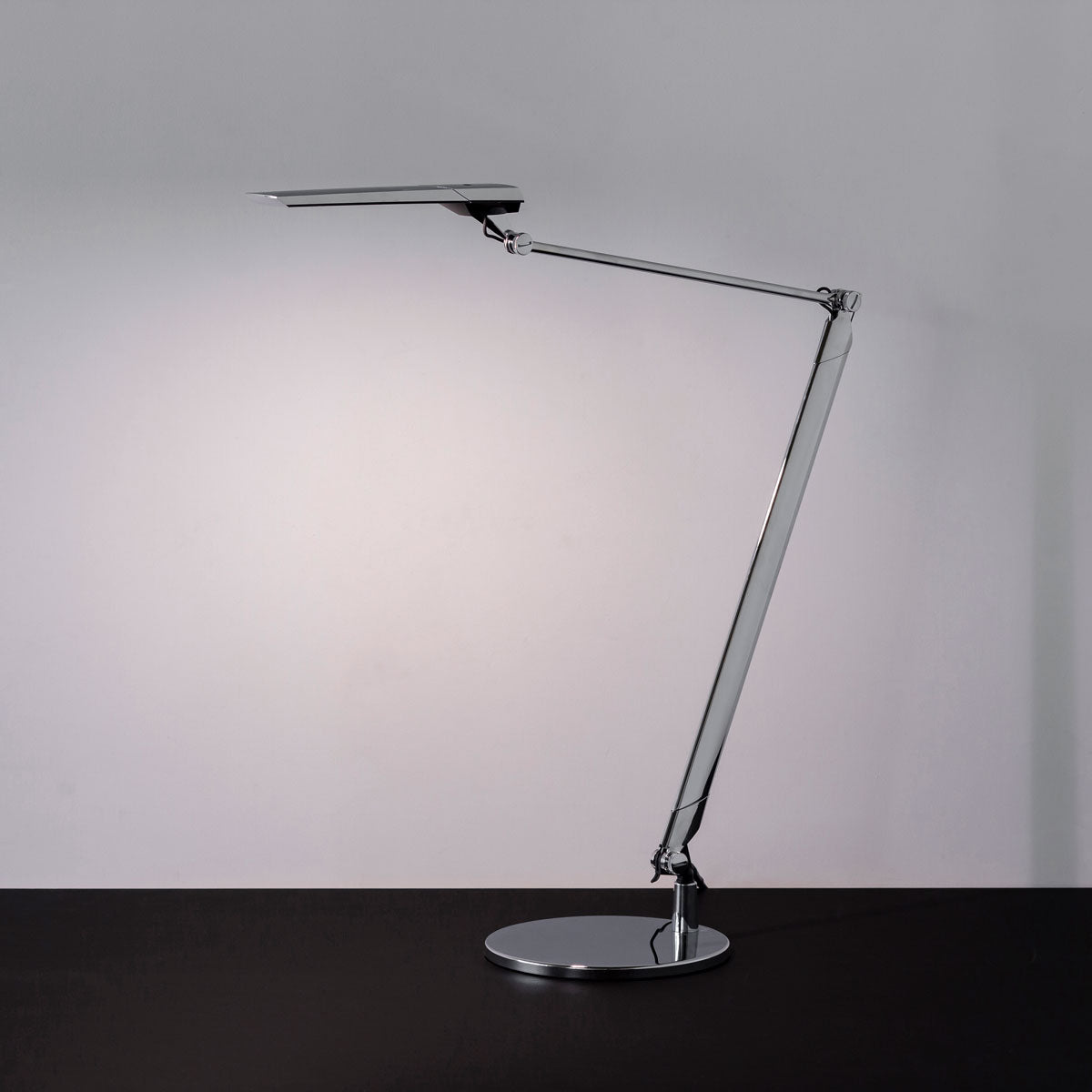Slim - Stylish Touchless Metalic Desk Lamp – KANADEMONO