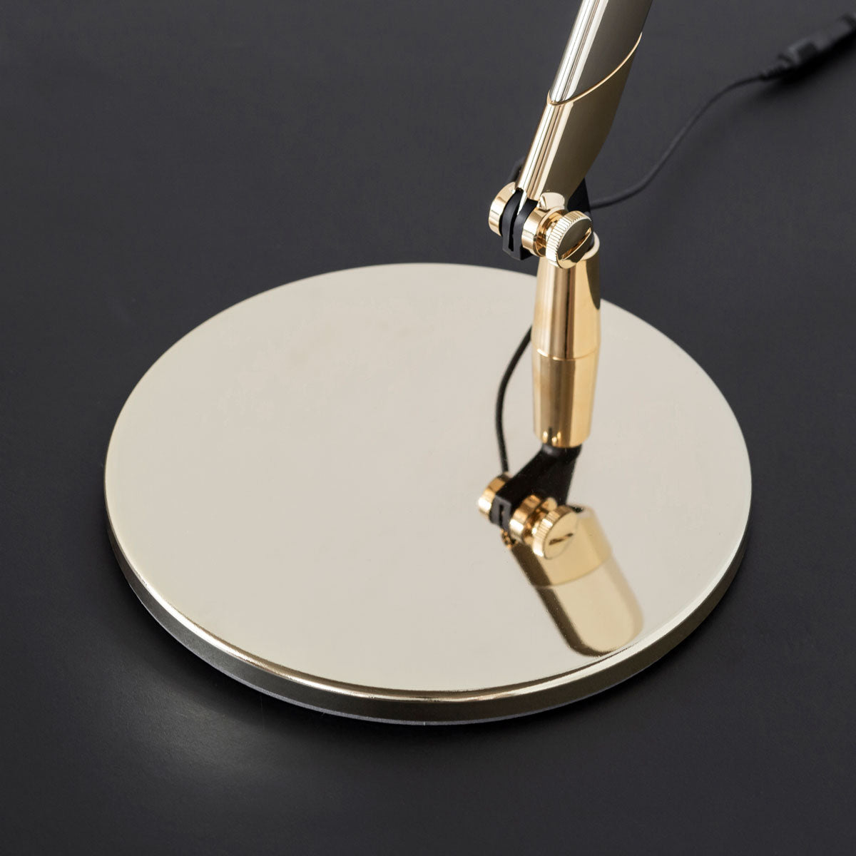Slim - Stylish Touchless Metalic Desk Lamp – KANADEMONO