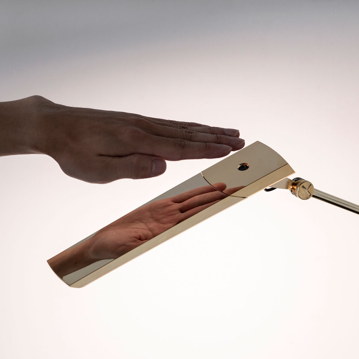 Slim - Stylish Touchless Metalic Desk Lamp – KANADEMONO