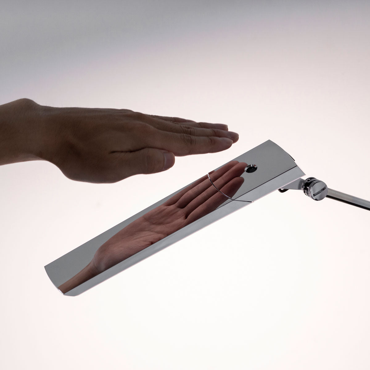 Slim - Stylish Touchless Metalic Desk Lamp – KANADEMONO