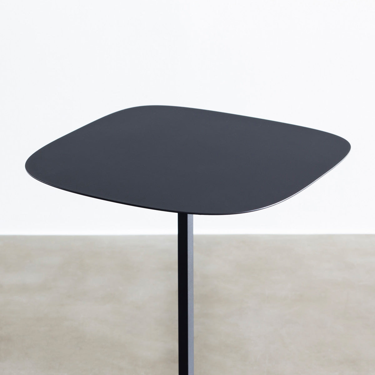 DUENDE SOLID STEEL TABLE マルチに使える サイドテーブル – KANADEMONO